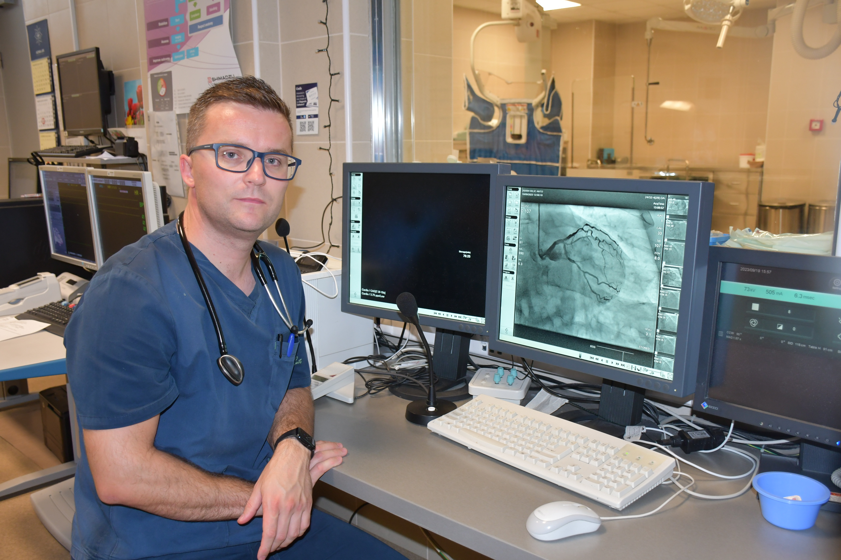 DR. MIHAJLO KOVAČIĆ Vrhunski tim stručnjaka Odjela intervencijske ...