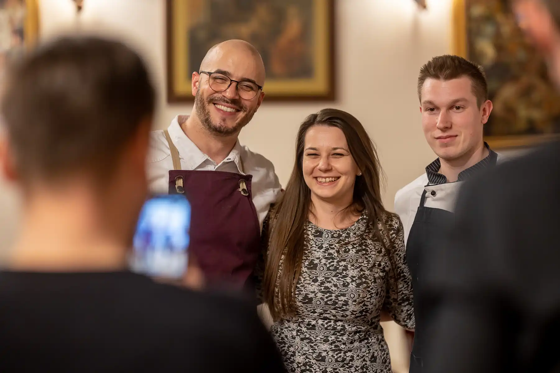 GASTRONOMSKI DOŽIVLJAJ Amos Novak i Melkior Bašić zajedno u kuhinji na ...