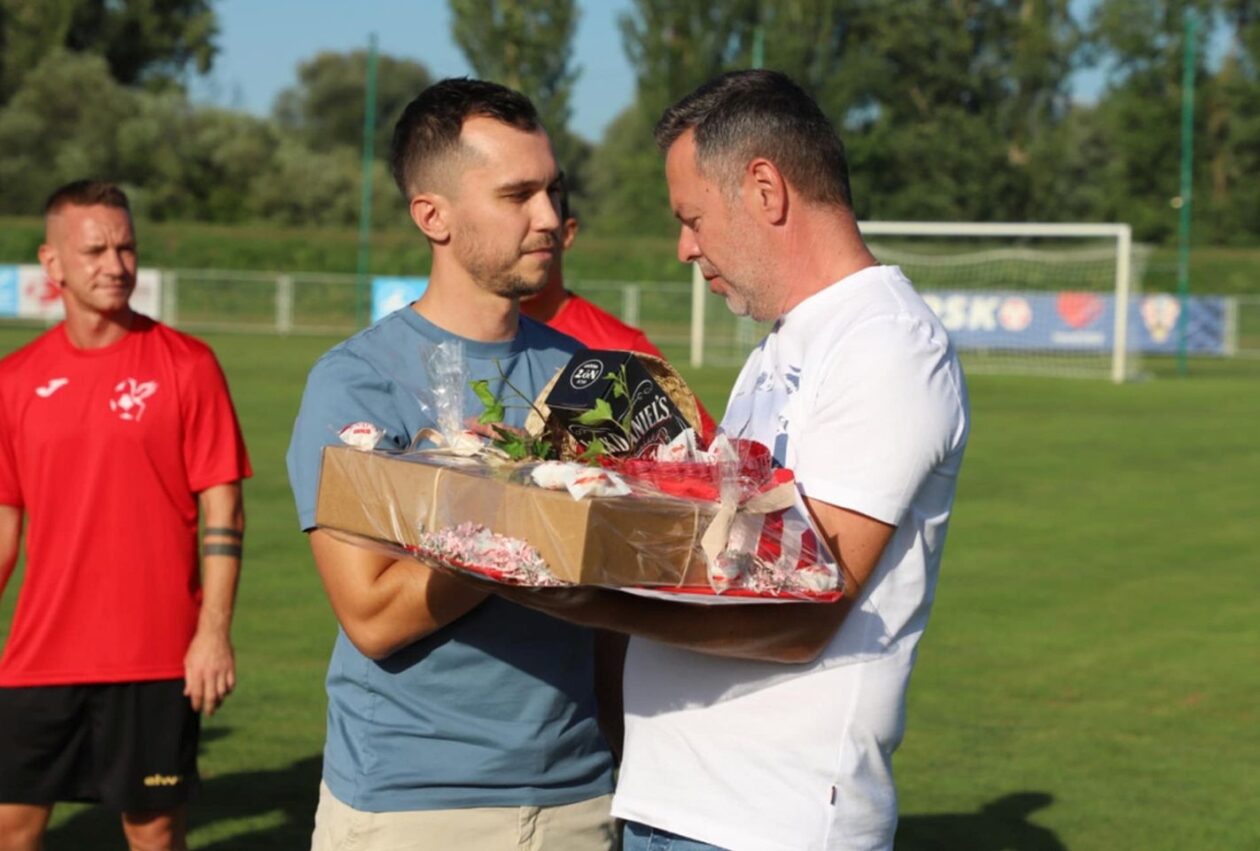 ZBOGOM KAO IZ FILMA Kapetan Nikola Barat zaključio 12 godina u dresu ...