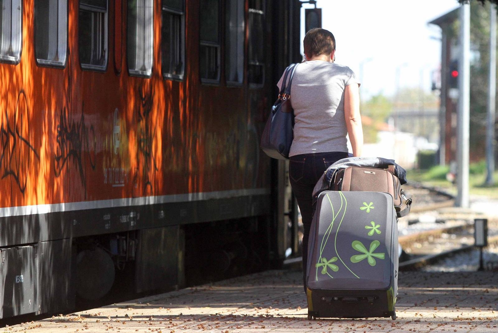 OGORČENI ČITATELJ Putnici iz Zagreba ne stignu na zadnji vlak koji vozi ...