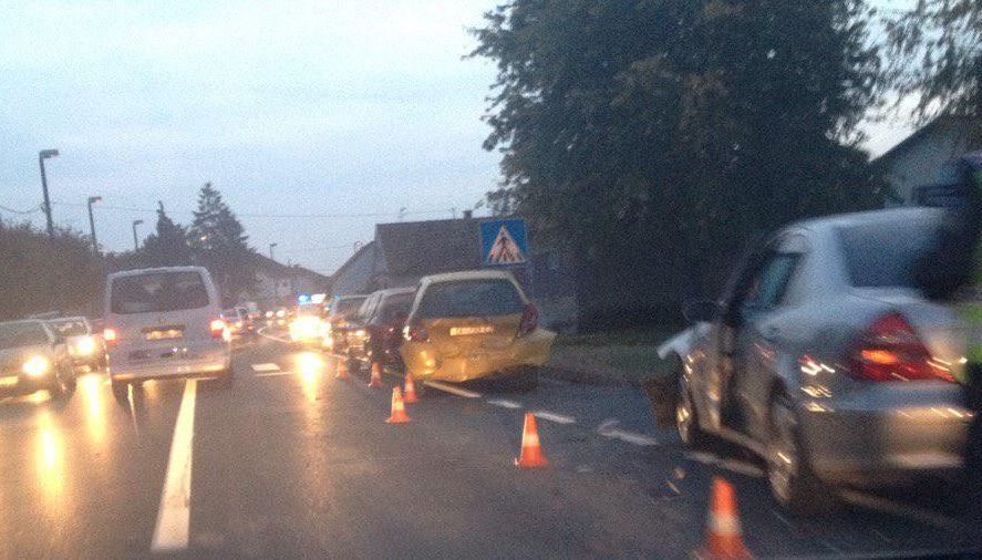 FOTO: U lančanom sudaru kod groblja u Nedelišću slupana četiri auta ...