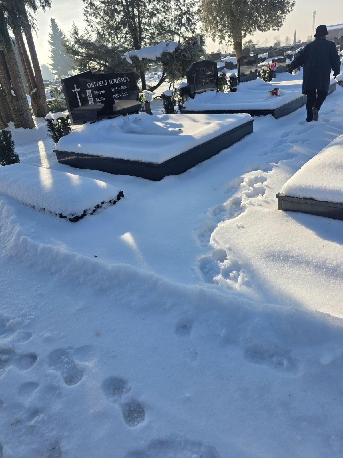 I DALJE POD SNIJEGOM Kretanje po čakovečkom groblju otežano i nakon ...