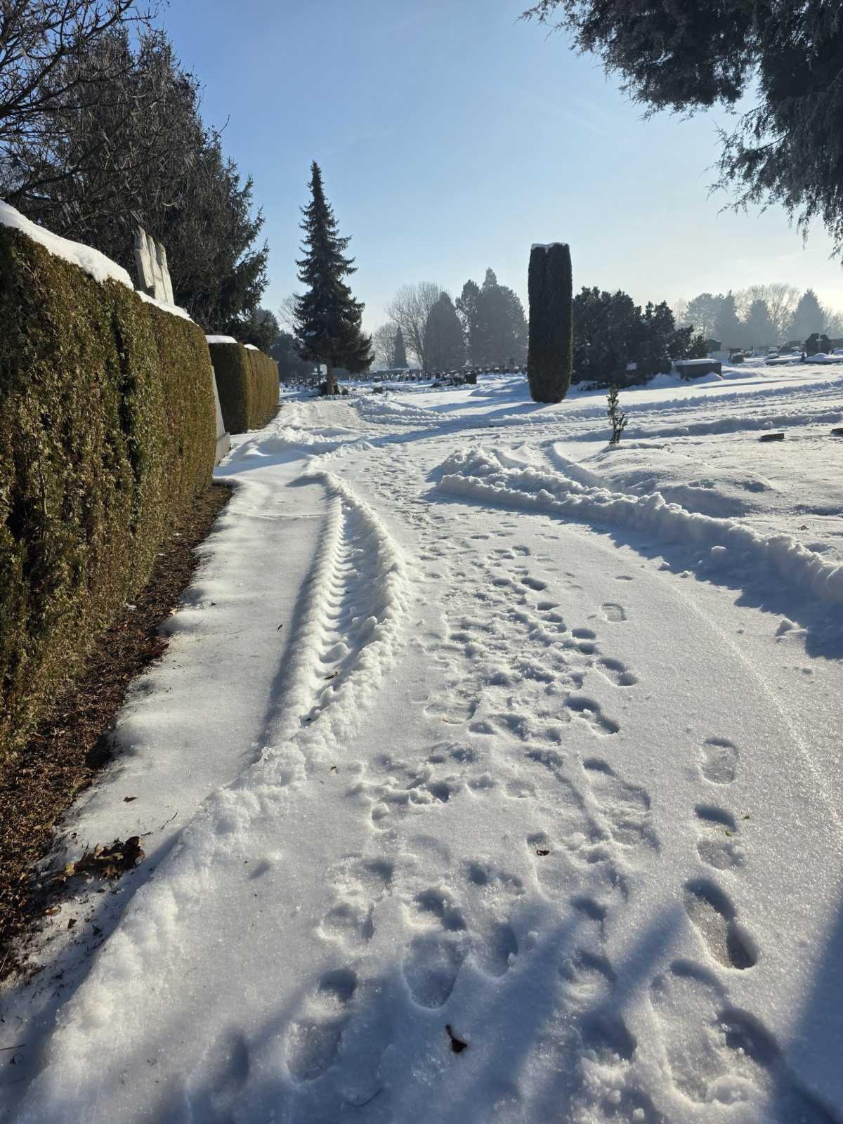 I DALJE POD SNIJEGOM Kretanje po čakovečkom groblju otežano i nakon ...