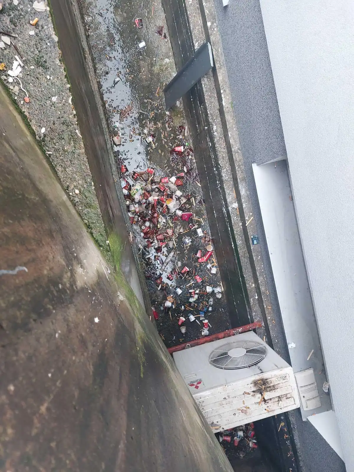 OPUŠCI PRED ULAZOM 'Je li to slika kakvu želimo?' - eMedjimurje.hr